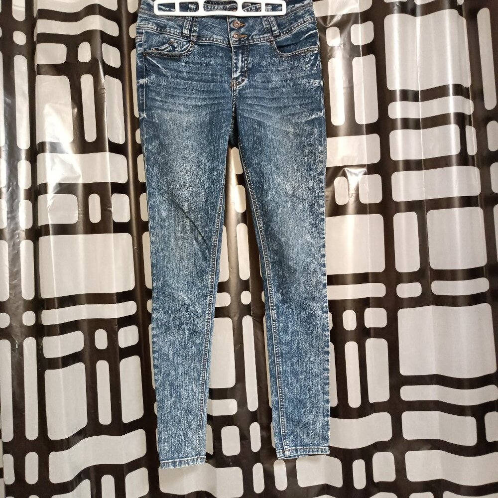 **Introducing The Soundgirl 3-Button Jeans!** - Gem